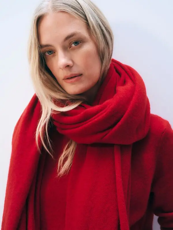 WHITE & WARREN Cashmere Travel Wrap - Deep Crimson
