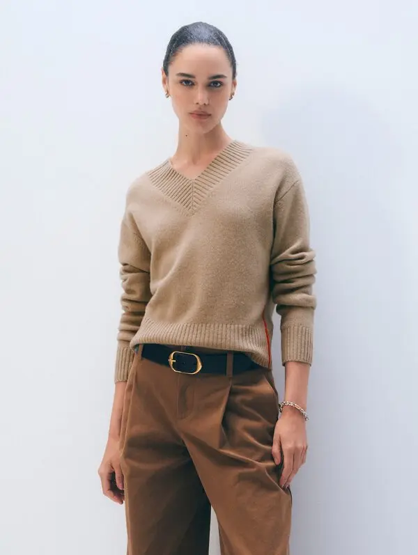 WHITE & WARREN Cashmere V-neck Sweater With Wide Rib Trim - Khaki