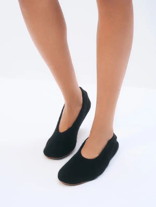 WHITE & WARREN Cashmere Slippers - Black
