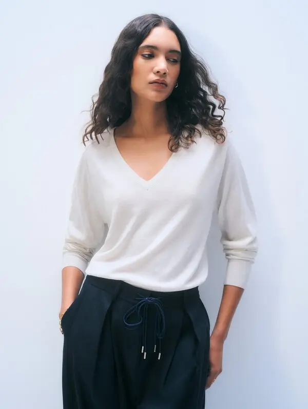 WHITE & WARREN Superfine Merino Wool V-neck Sweater In Size - Ivory