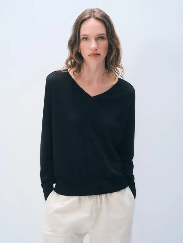 WHITE & WARREN Cashmere Linen Blend V Neck Sweater In Size In Linen/cashmere