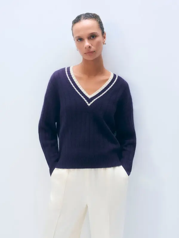 WHITE & WARREN Cashemre Varsity V Neck Sweater In Size In Cashmere - Deep Navy/natural