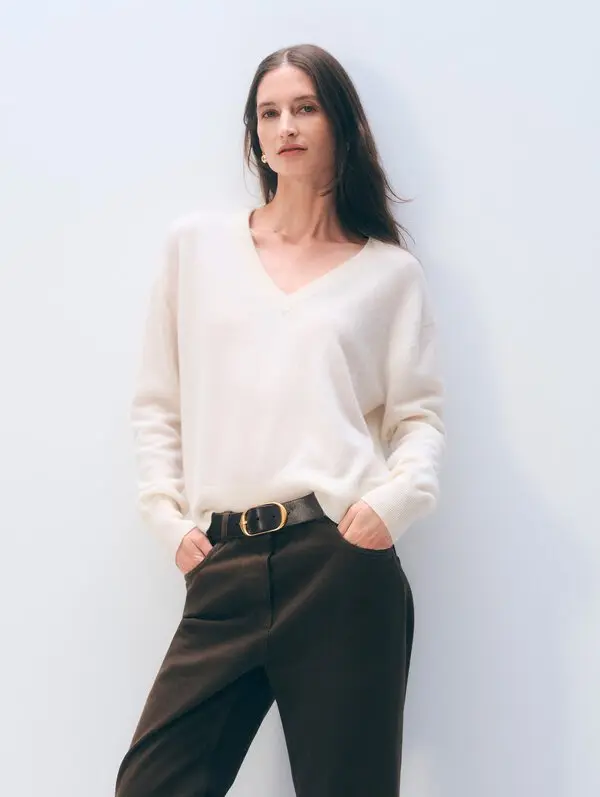 WHITE & WARREN Cashmere V Neck Sweater - White