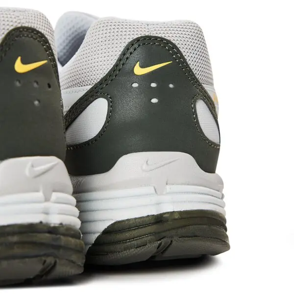 Nike Simple Sports Shoes