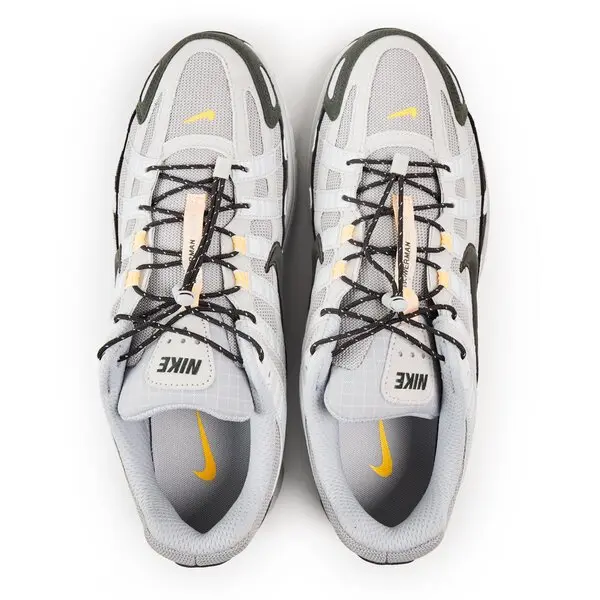 Nike Simple Sports Shoes