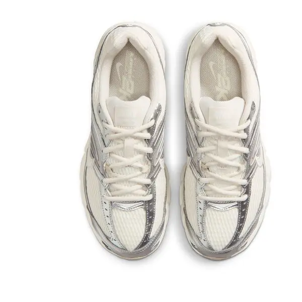 Nike Simple Sports Shoes - Silver