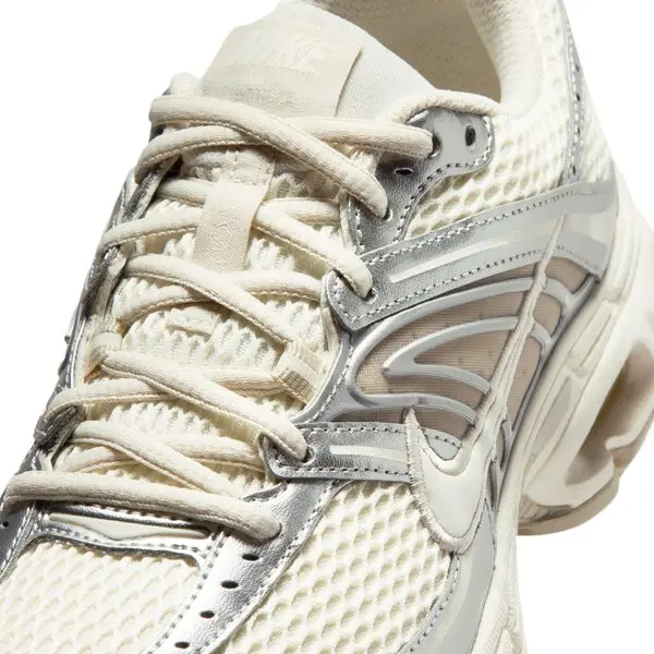 Nike Simple Sports Shoes - Silver
