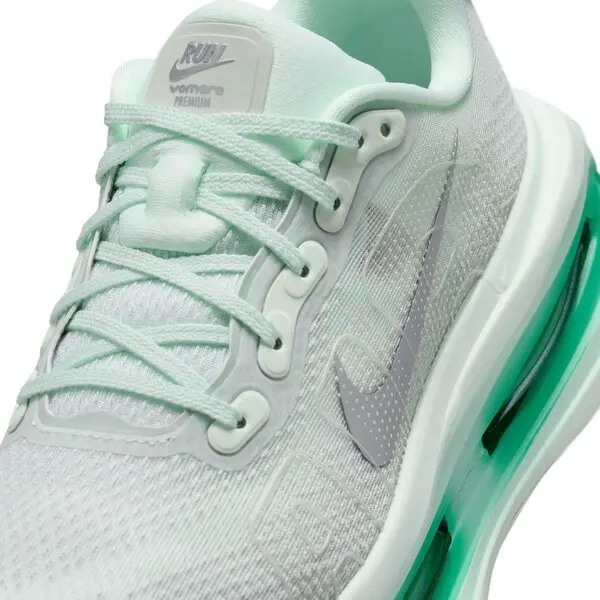 Nike Simple Running Shoes