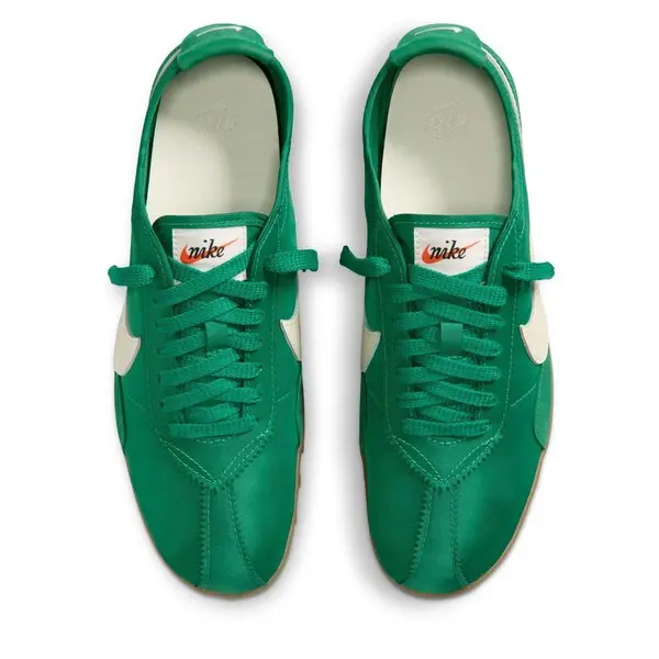 Nike Simple Sports Shoes - Green