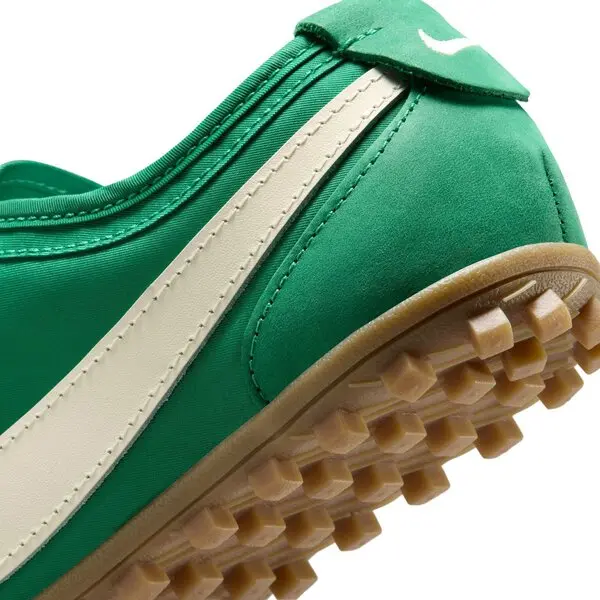 Nike Simple Sports Shoes - Green