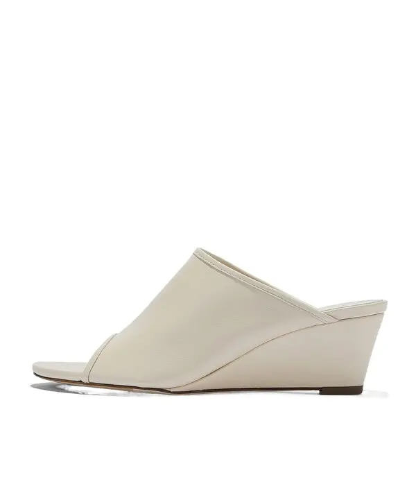 AeydĒ Solid Color Wedge Heeled Sandals - Nude