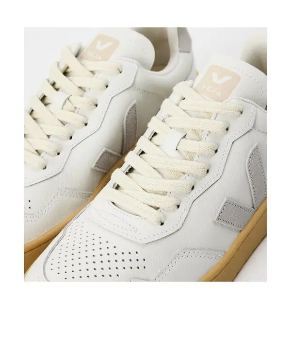 VEJA Lowtop Leather Sneakers