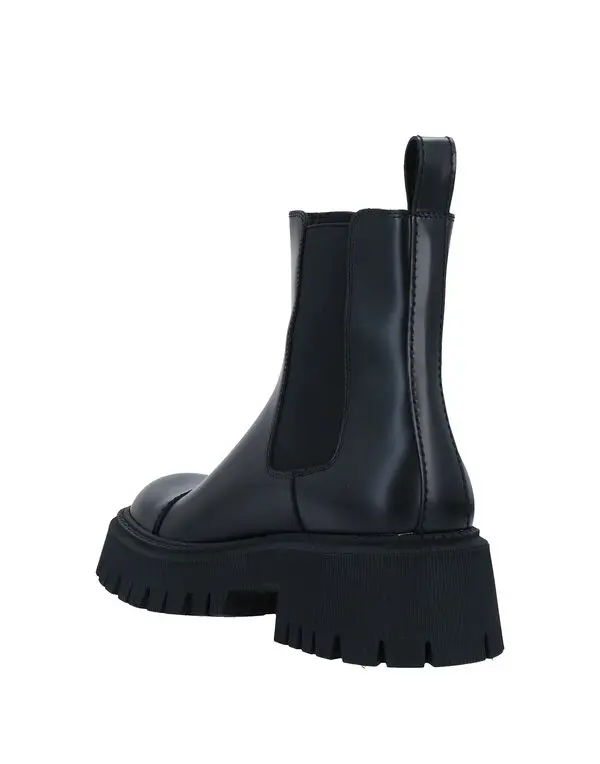 Balenciaga Fashionable Leather Chelsea Boots