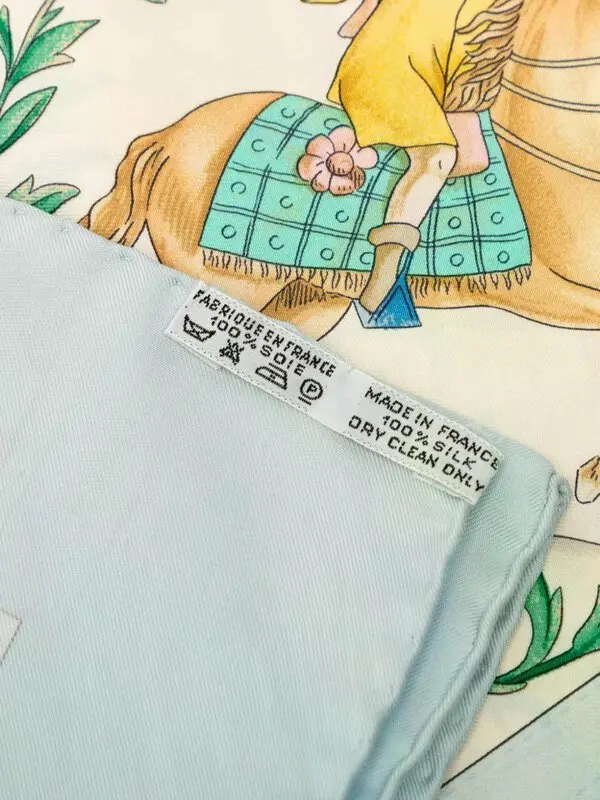 Hermès 20th Century Costumes Civils Actuels Silk Scarf 90 Scarves - White