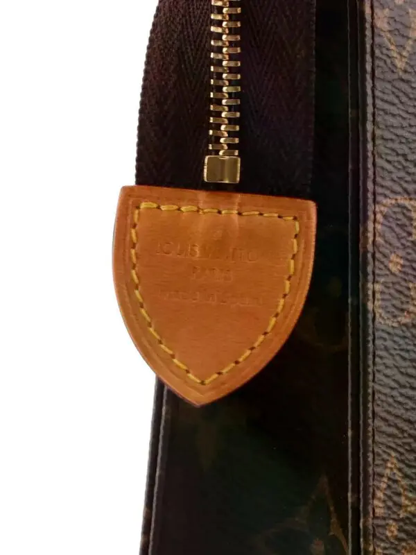LOUIS VUITTON Monogram Canvas Toiletry Pouch 26 Clutch Bag - Brown
