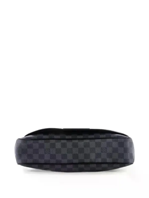 LOUIS VUITTON Damier Graphite Mm Messenger Bag