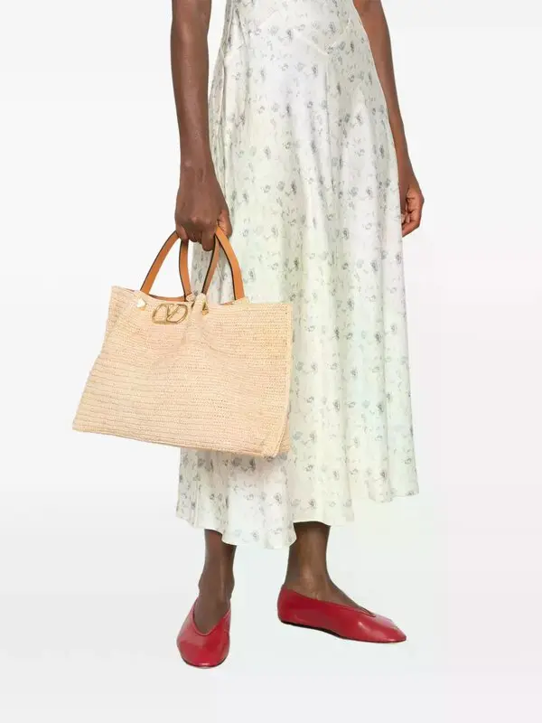 Valentino Garavani Medium Vlogo-plaque Tote Bag - Neutrals