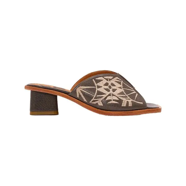 CLARA BARCELO Unconvinced - Brown
