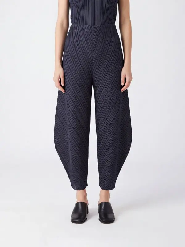 Issey Miyake Cropped Wide-leg Pleated Crêpe Trousers - Black