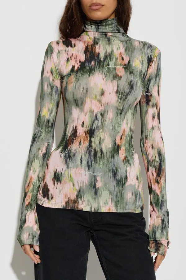 Off-White Top With A Stand-up Collar