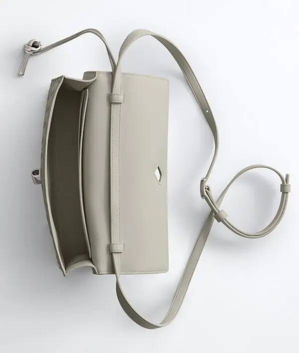 Bottega Veneta Andiamo Clutch 25