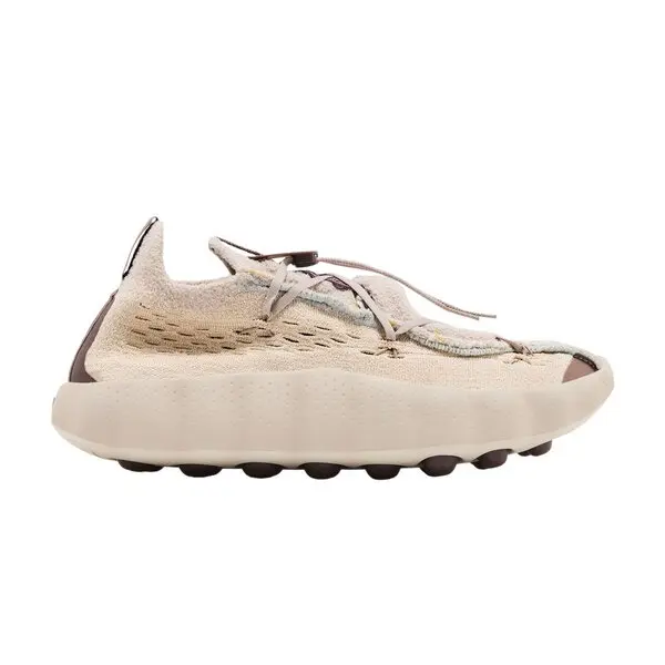 Nike Flyknit Sneakers - Tan