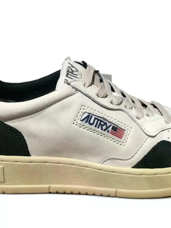 AUTRY Medalist Low Top Sneakers With Logo Detail - White