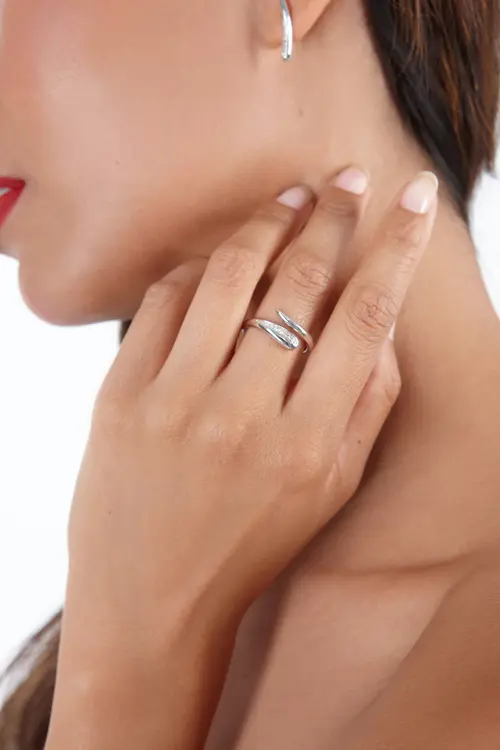 LUCY QUARTERMAINE Skinny Drip Snake Ring