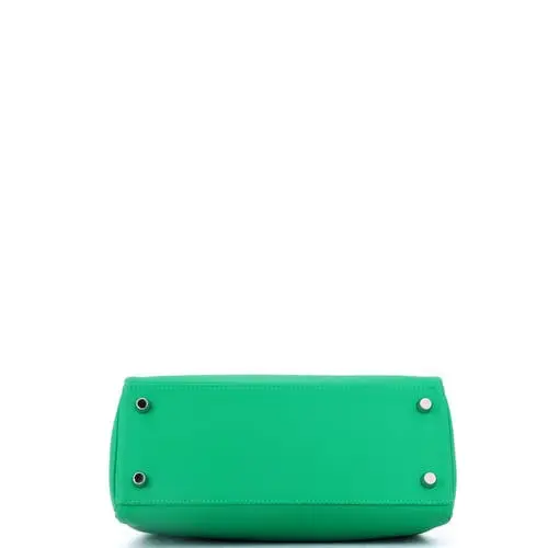 Hermès Kelly Handbag Swift With Palladium Hardware 25