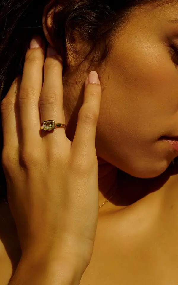Moritz Glik 18k Yellow Neue Step-cut Ring Petite