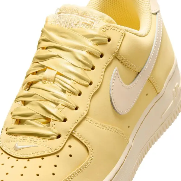Nike Thick-soled Sports Shoes