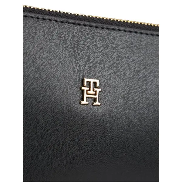 Tommy Hilfiger Solid Color Clutch