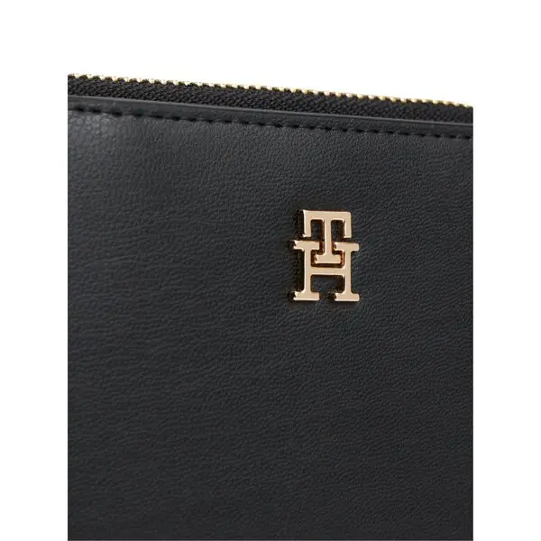 Tommy Hilfiger Medium Zip Around Purse