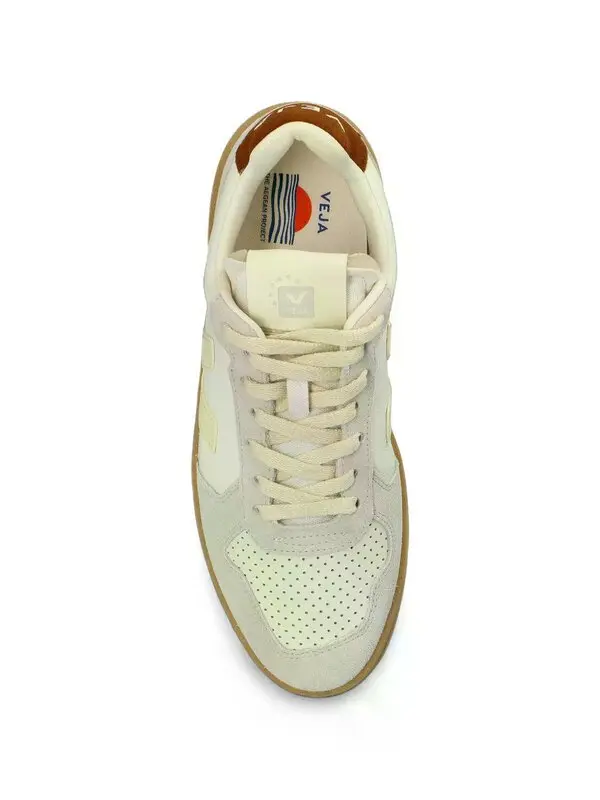 VEJA V-82 Sneakers