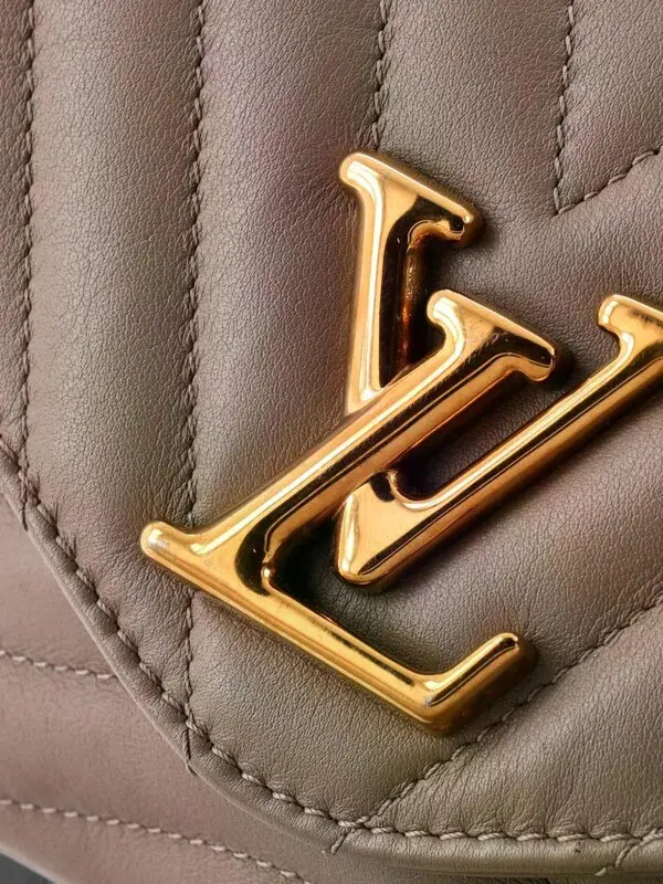 LOUIS VUITTON New Wave Chain Bag Nm Quilted Leather Pm - Neutrals
