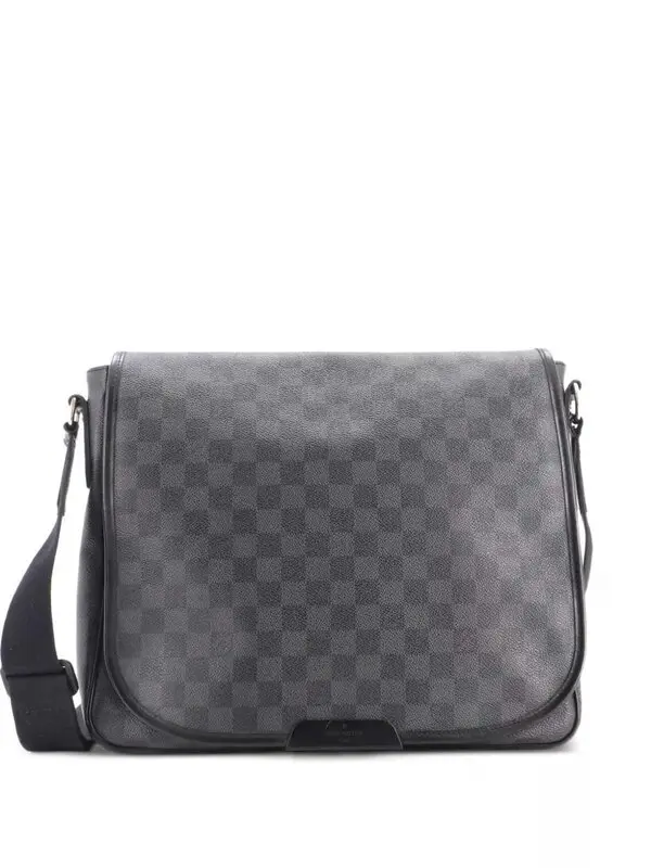 LOUIS VUITTON Damier Graphite Daniel Messenger Bag Mm - Black