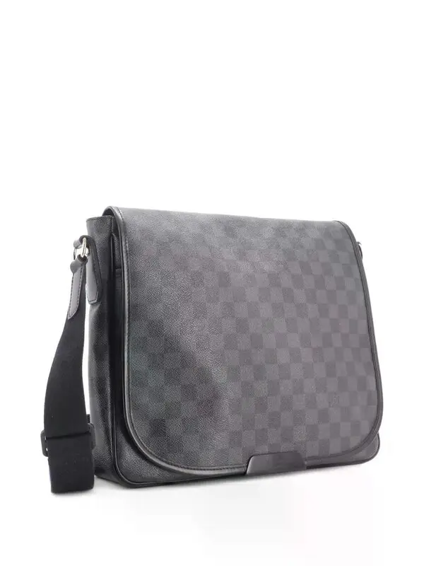 LOUIS VUITTON Damier Graphite Daniel Messenger Bag Mm - Black