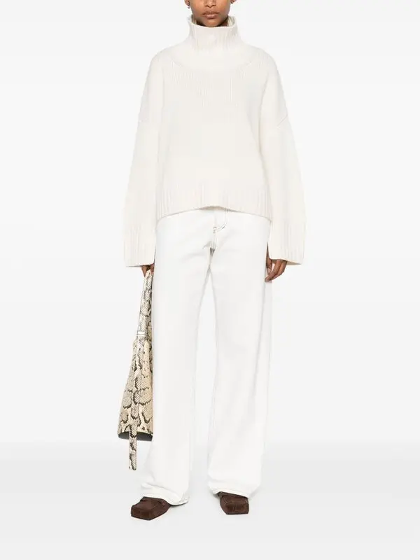 Soft Goat Cashmere Turtle-neck Sweater