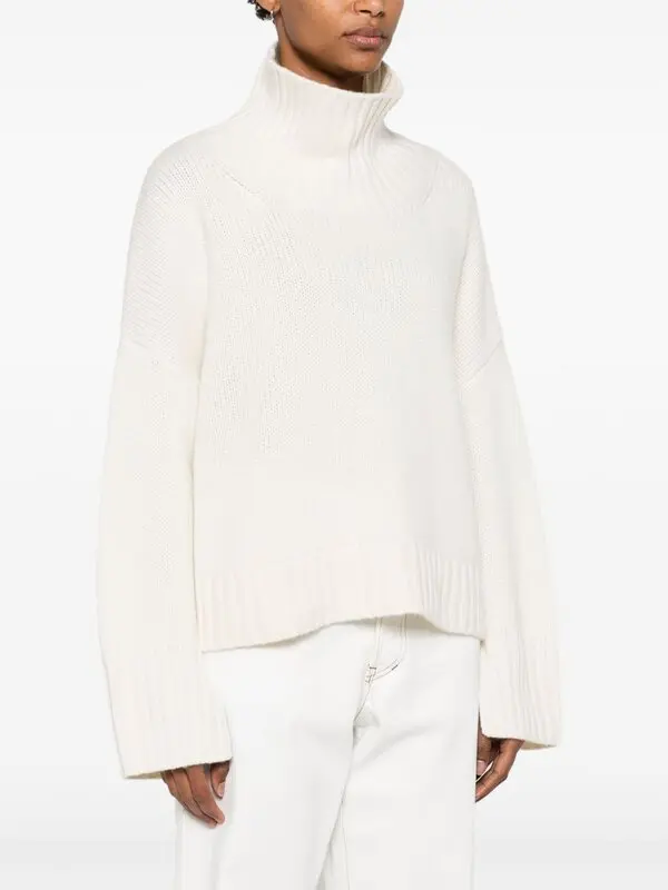 Soft Goat Cashmere Turtle-neck Sweater