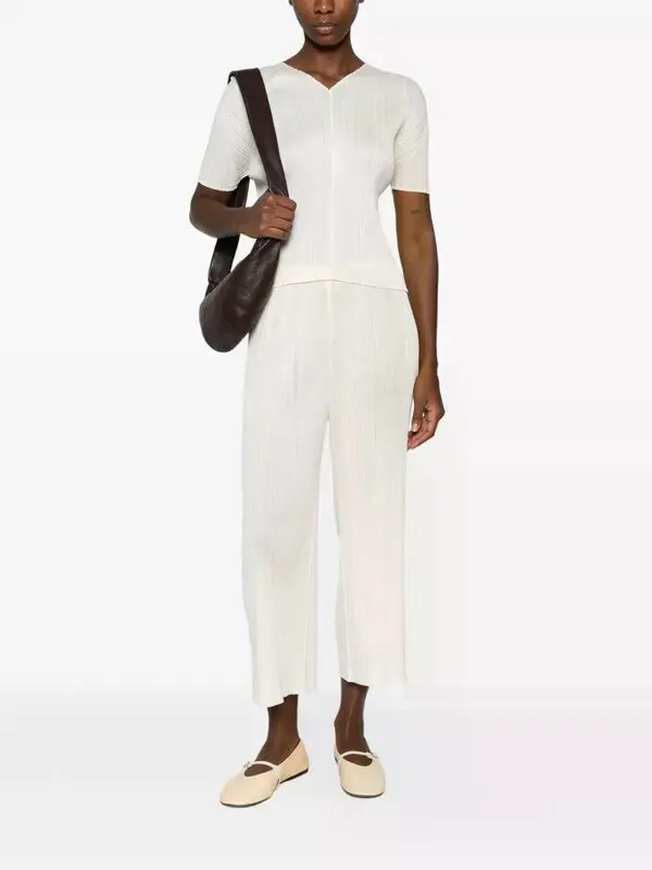 Issey Miyake White Pleated V-neck T-shirt - Neutrals