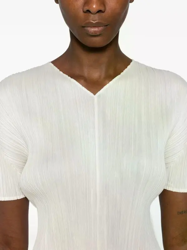 Issey Miyake White Pleated V-neck T-shirt - Neutrals