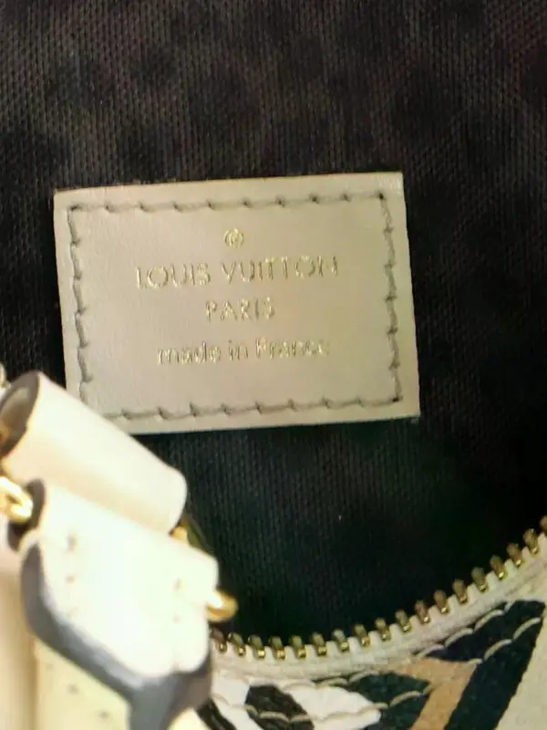 LOUIS VUITTON Monogram Giant Speedy Bandouliere 25
