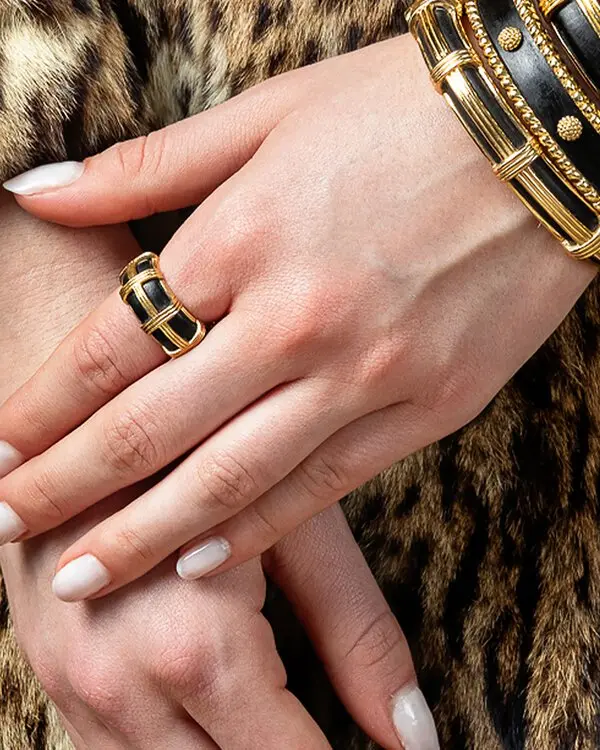 CAPUCINE DE WULF Gaia Wood Band Ring - Ebony