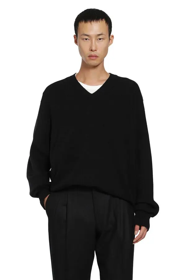 SALON C LUNDMAN Medium Gauge V-neck Wool-cashmere Sweater