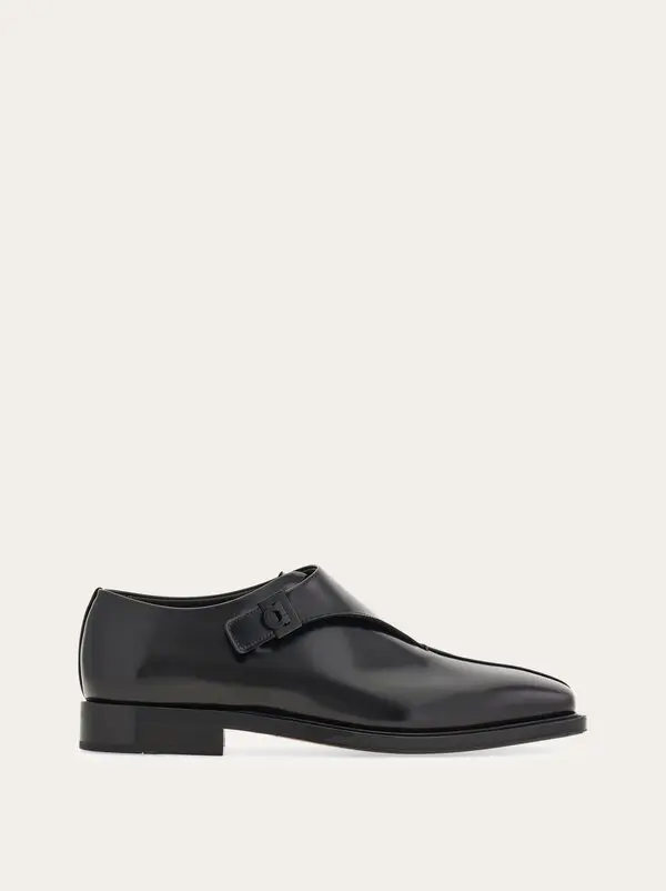 FERRAGAMO Derby Shoe With Hug Buckle - Black