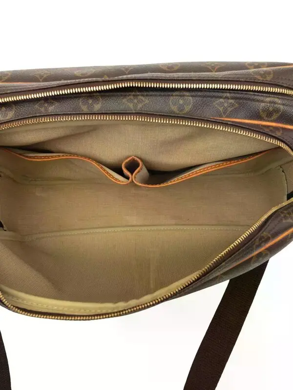 LOUIS VUITTON 2000 Monogram Reporter Gm Crossbody Bag