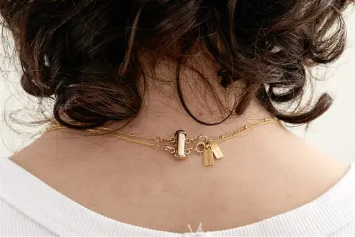 SET & STONES Layered Necklace Clasp Detangler