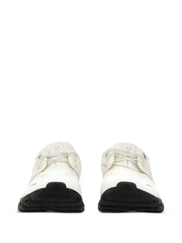 On 6 Sneakers With Paneled Design And Rubber Sole - White
