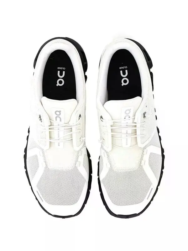 On 6 Sneakers With Paneled Design And Rubber Sole - White