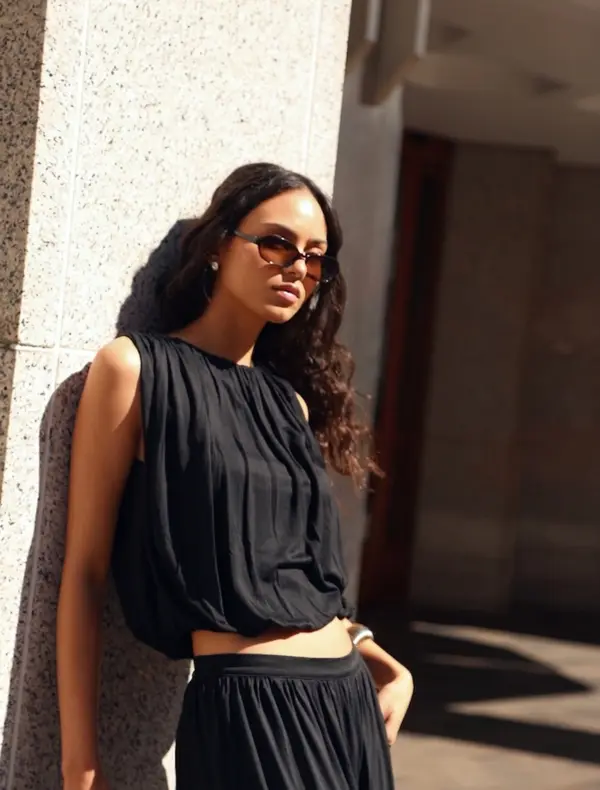 NINETY PERCENT Koa Puff Ball Hem Top In Tencel - Black
